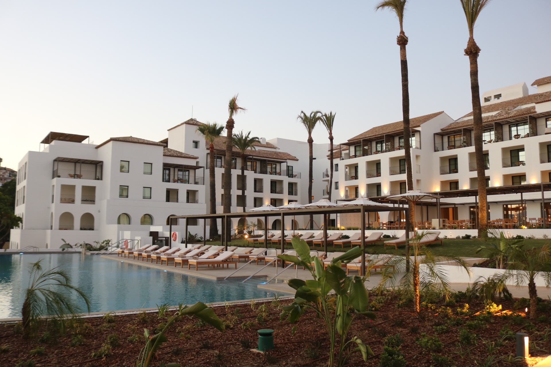 Abre sus puertas el emblemático antiguo Hotel Byblos de Mijas ...