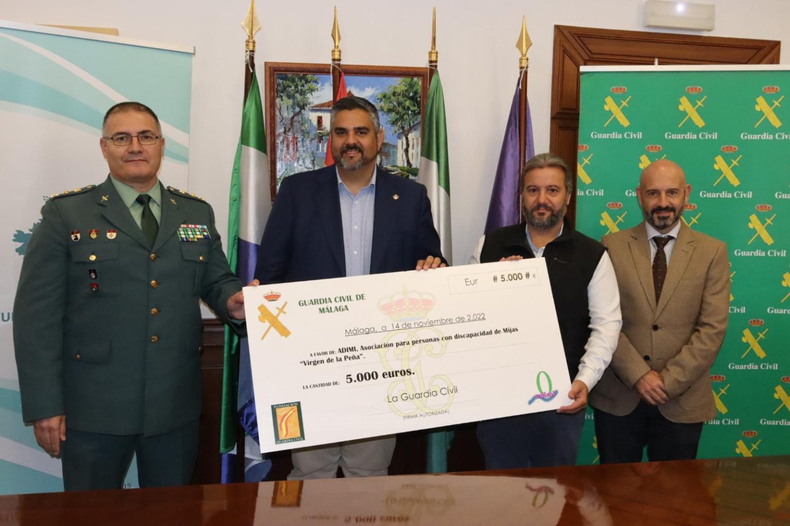 La Guardia Civil dona 5.000 euros a la Asociación ADIMI de Mijas ...