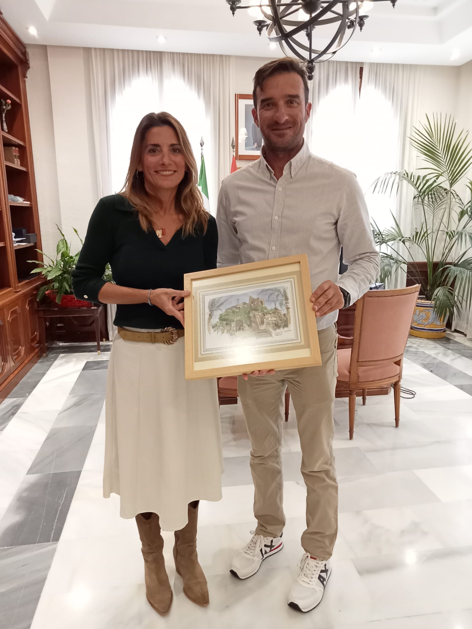 Ana Mata recibe en el Ayuntamiento al jinete mijeño José Daniel Martín ...